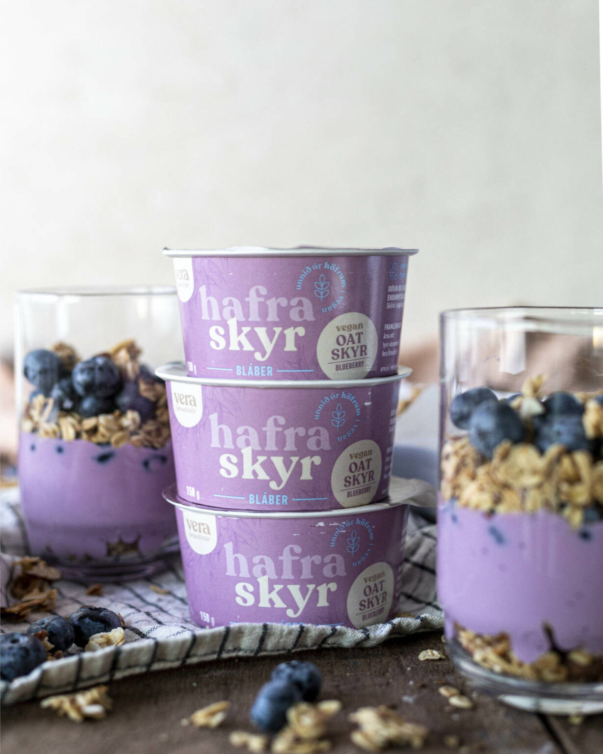 Skyr með heimagerðu granóla með ristuðum möndlum og kókosflögum – vera